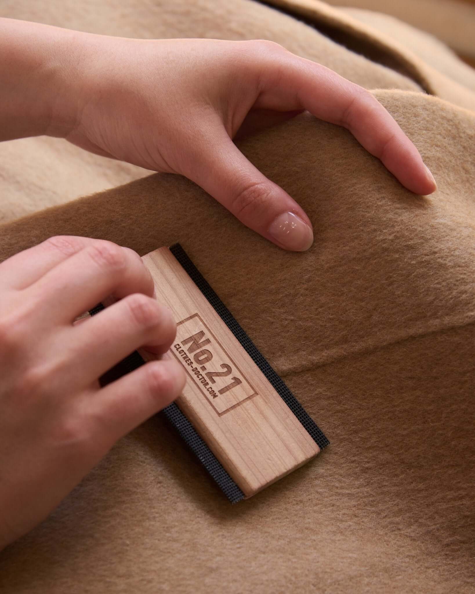 Cashmere Comb in Red Cedarwood - Clothes Doctor